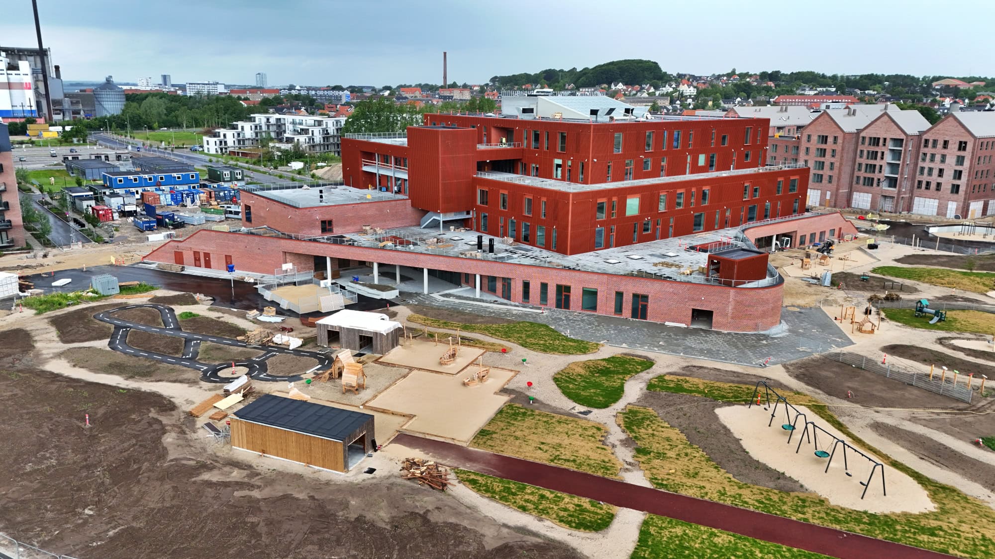 Nøglerne er overdraget: Aalborg får første nybyggede skole siden 1970 ...